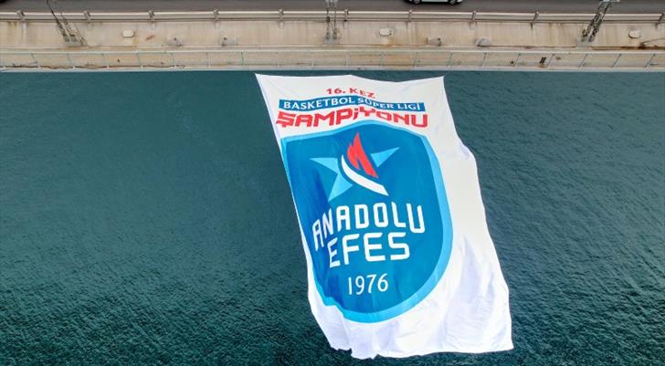 Anadolu Efes in bayrağı köprülere asıldı | beIN SPORTS Türkiye ...